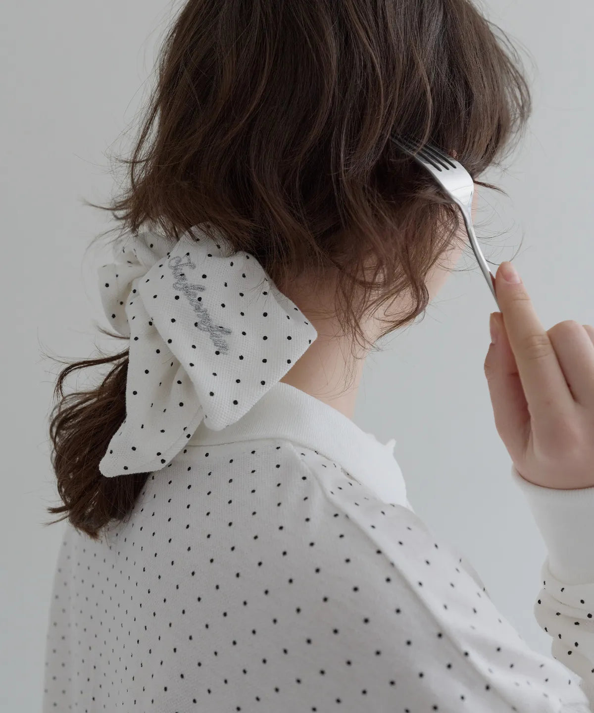 [ Pre-order ] Square pk scrunchie (White) – lesson.zero